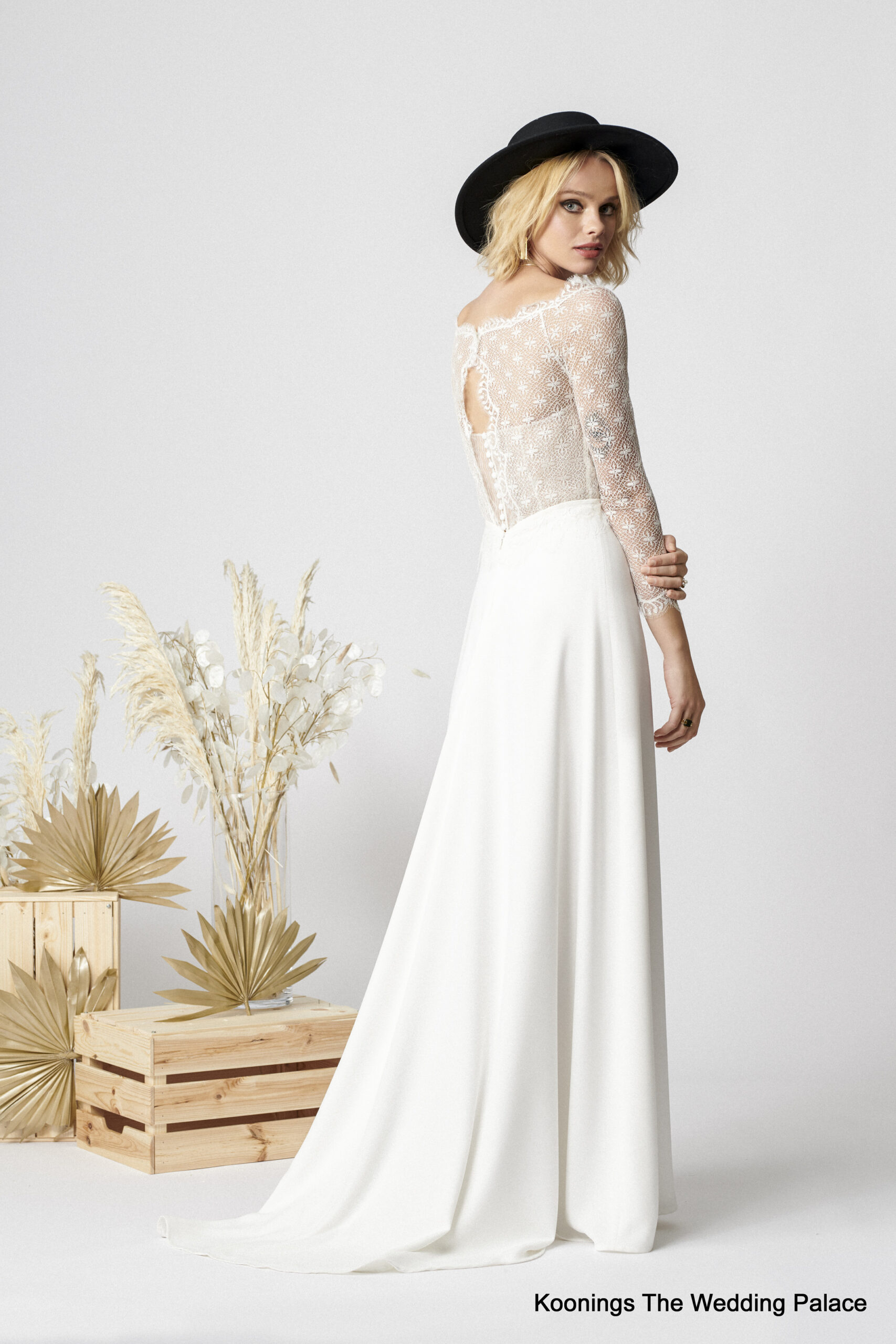 Rembo Styling The sky is pink veil | Koonings